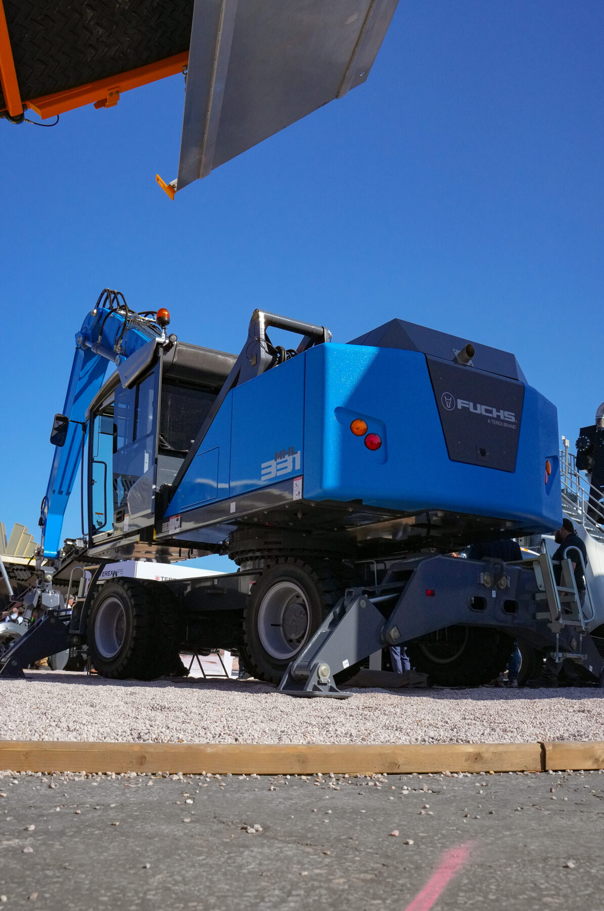 GRABBING FUCHS - Powerscreen of California